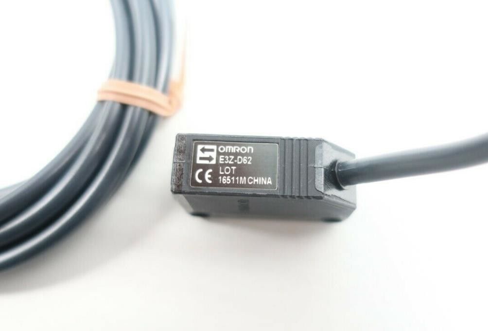 Omron E3Z-D62 02Z10M Photoelectric Switch Sensor 12 - 24 VDC 26.4 VDC ...