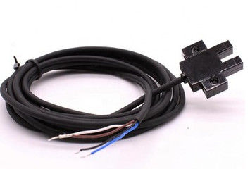 Omron Photoelectric Switch Sensors EE-SX670-WR Grooved Type