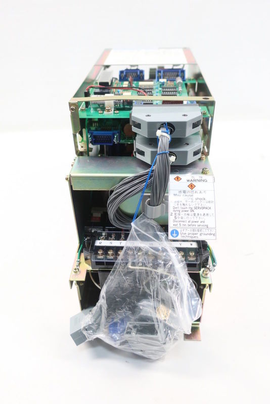 YASKAWA CACR-SR03TZ6SF-E CACR AC Servo Drive 0.3kW 15-bit Absolute Encoder