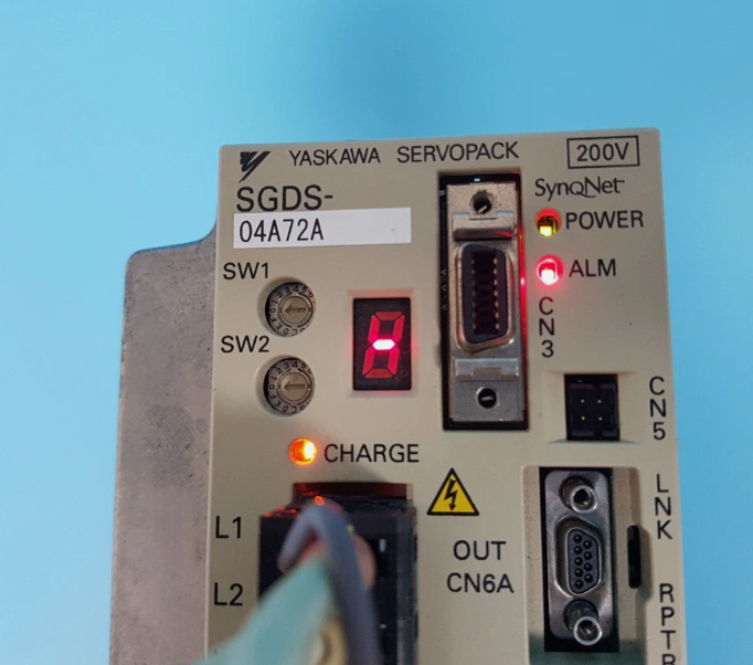 Yaskawa SGDS-04A72A Sigma-II Servo Drive 400W